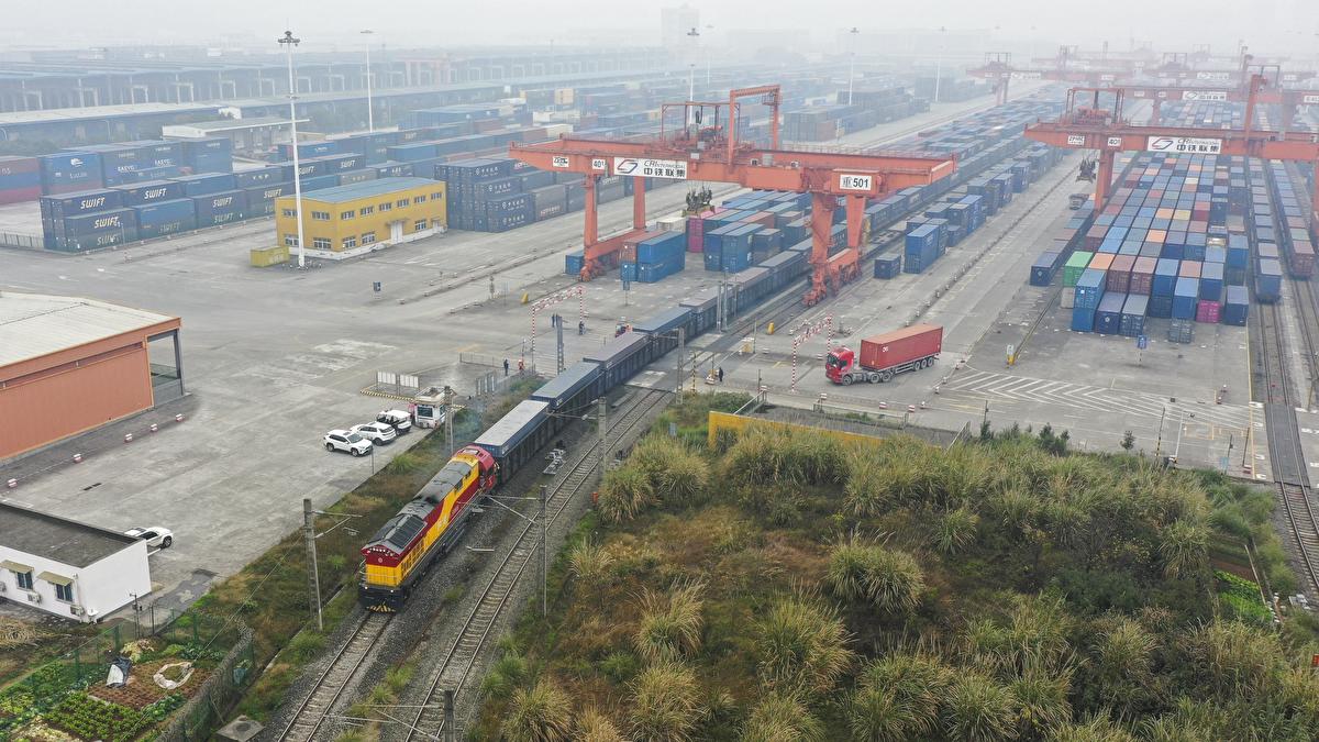 Sino-ASEAN land-sea trade corridor shows great vitality