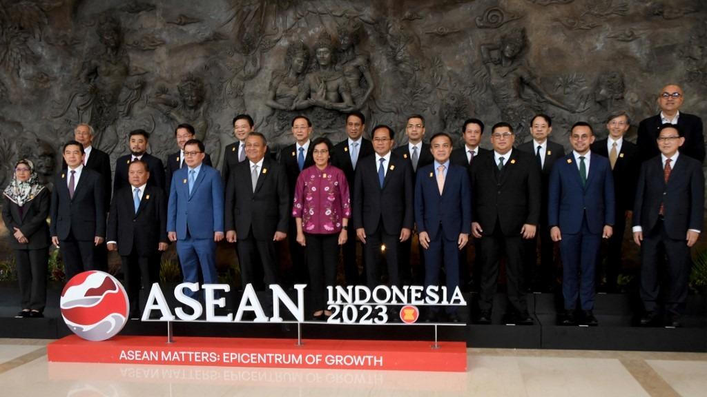 Southeast Asian finance leaders discuss containing global risks