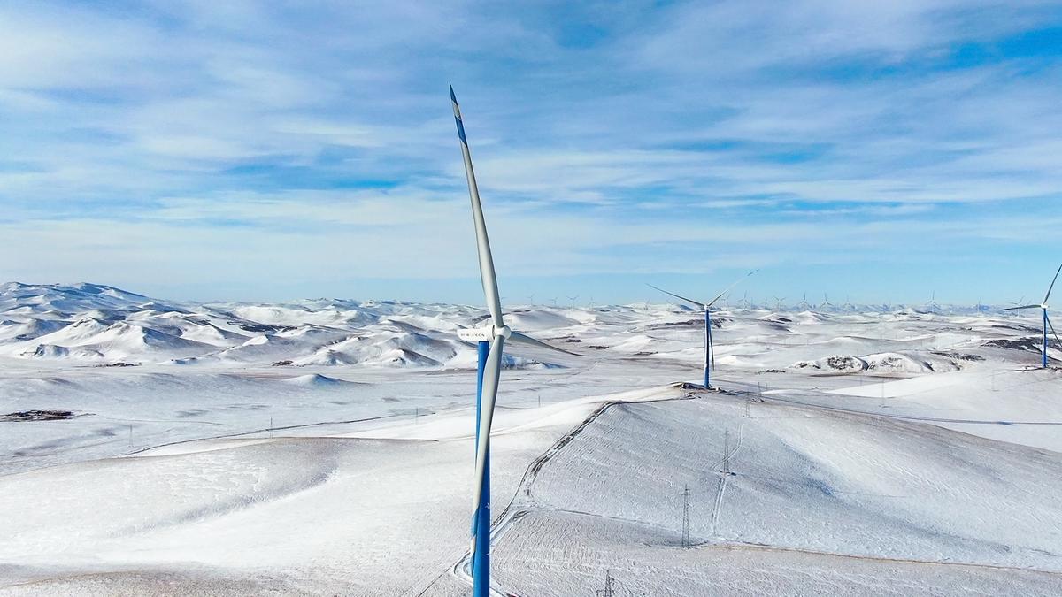 China's largest onshore wind farm at full-capacity production