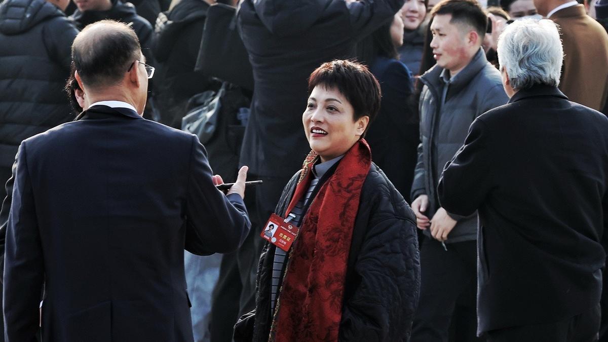 Female lawmakers and advisers find their voice