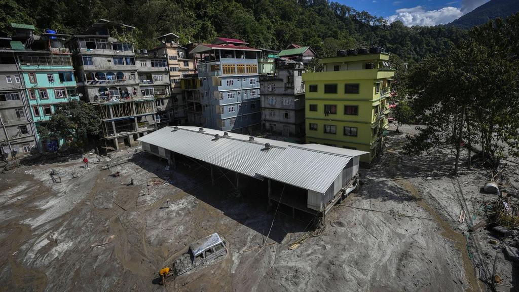Death toll from flash floods in Indian Himalayan climbs to 74