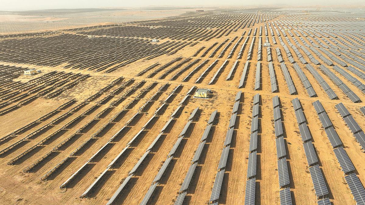 China inspires global green development with desert control