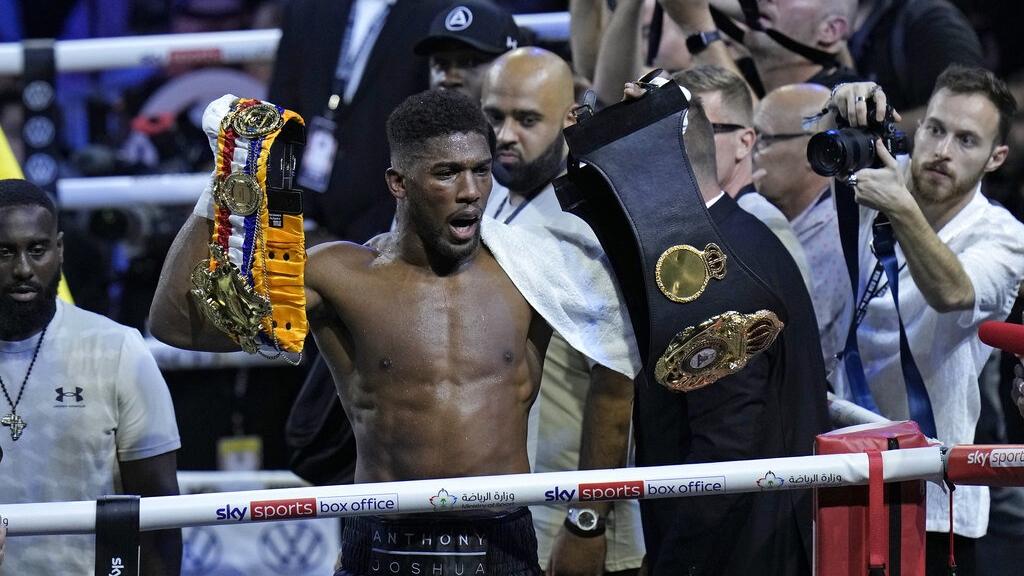 Former heavyweight champion Joshua to return to ring in April