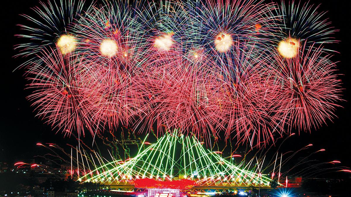 'Hometown of fireworks' lights up the sky