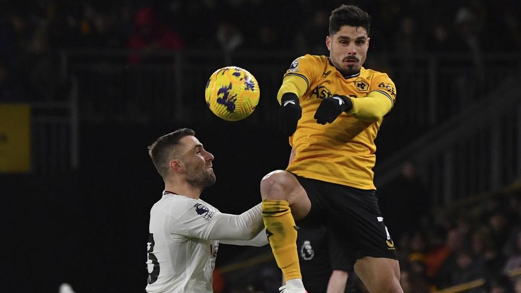 Mainoo late show seals dramatic Man United 4-3 win at Wolves