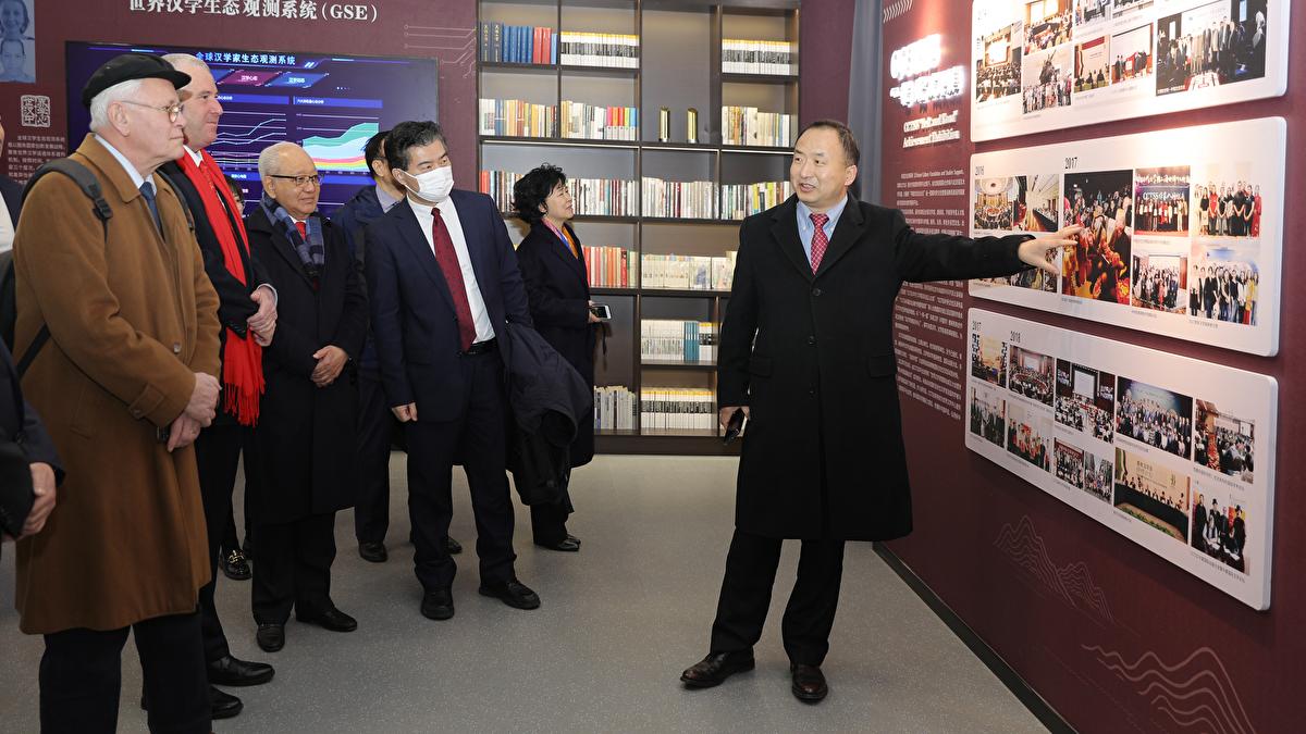 Sinologists from across the globe speak at Qingdao center