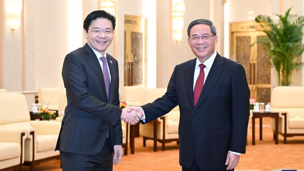 Li: China to share development opportunities with Singapore