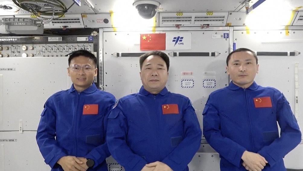 Chinese astronauts deliver lecture from space station