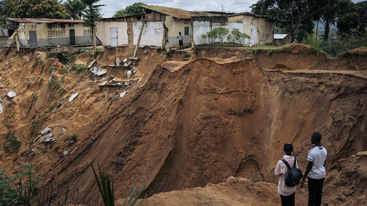 At least 20 killed in east DRC landslide