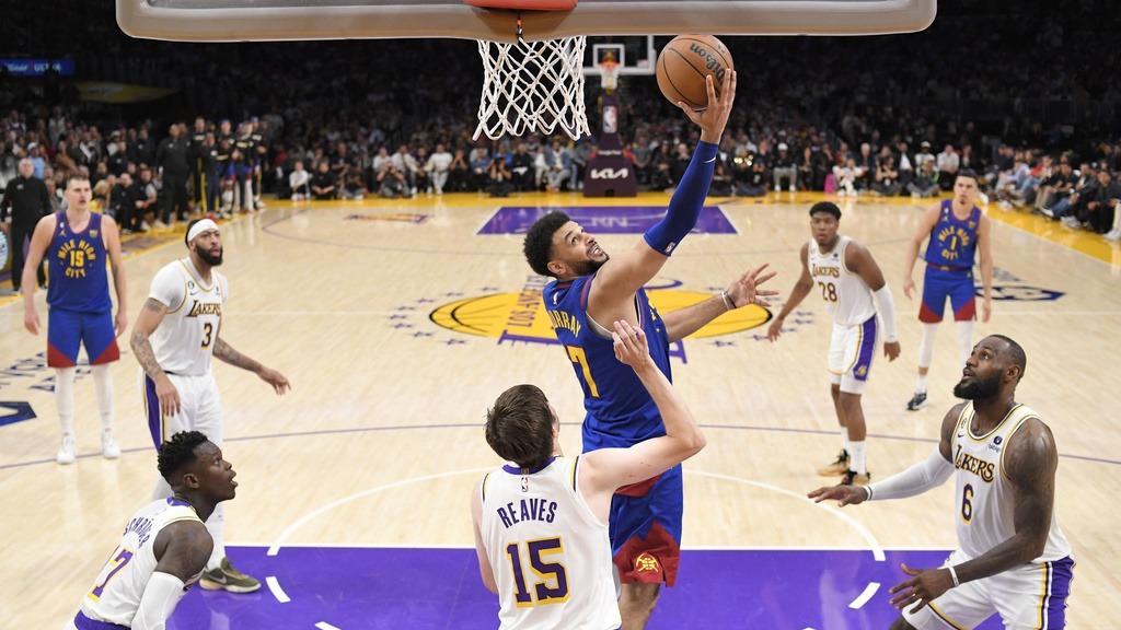 Murray magic leaves Lakers in distress