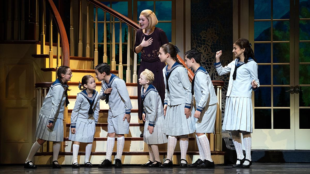 A tuneful family hits the stage again