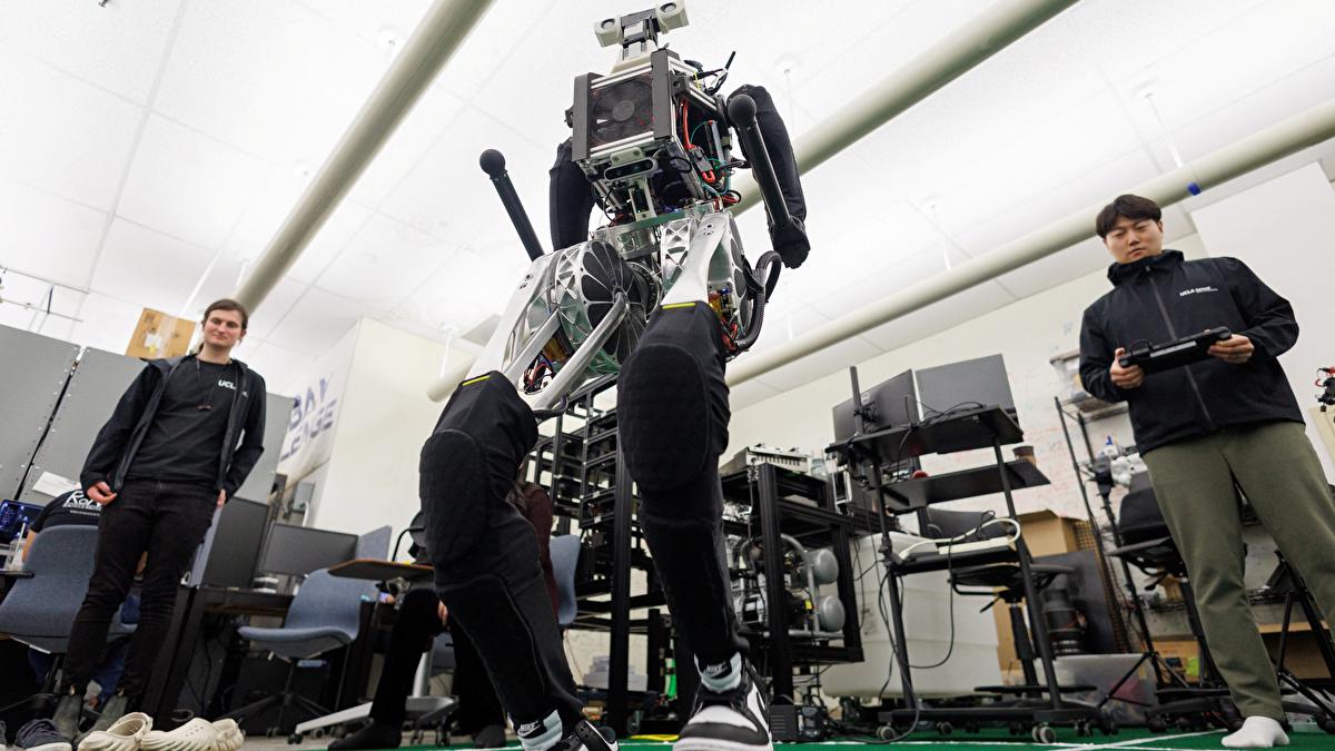 Soccer-playing humanoid robot ARTEMIS is ready for the pitch