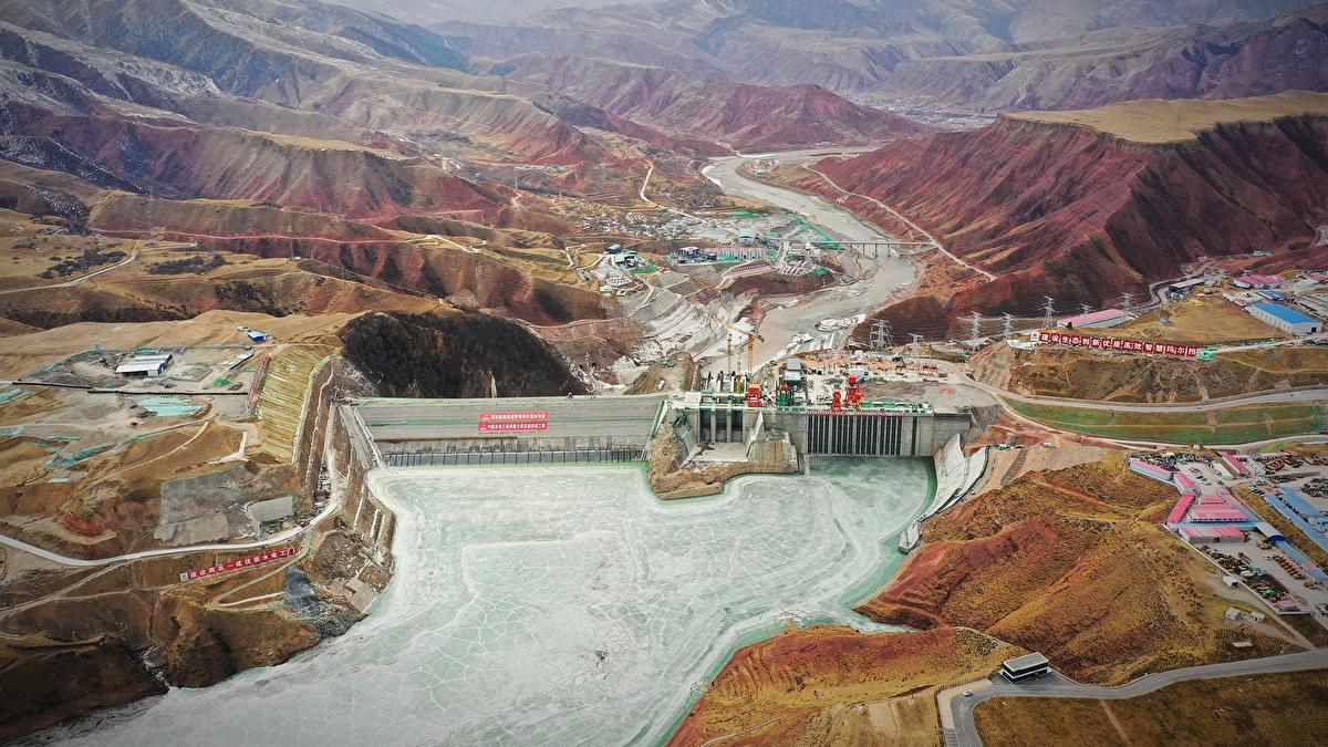 CHN Energy's high-altitude hydropower unit connects to grid
