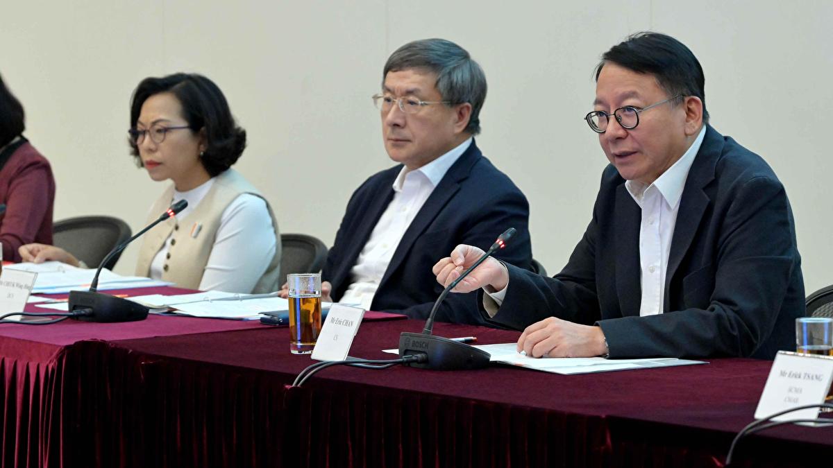 Chan tells department chiefs to prepare for DC election