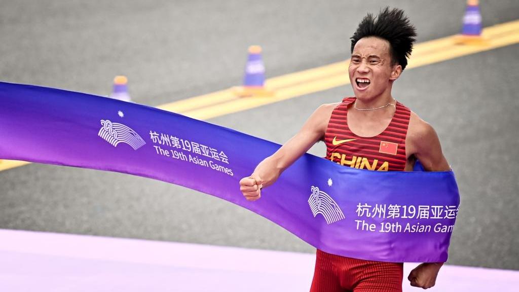 He refreshes China's national record at Wuxi Marathon
