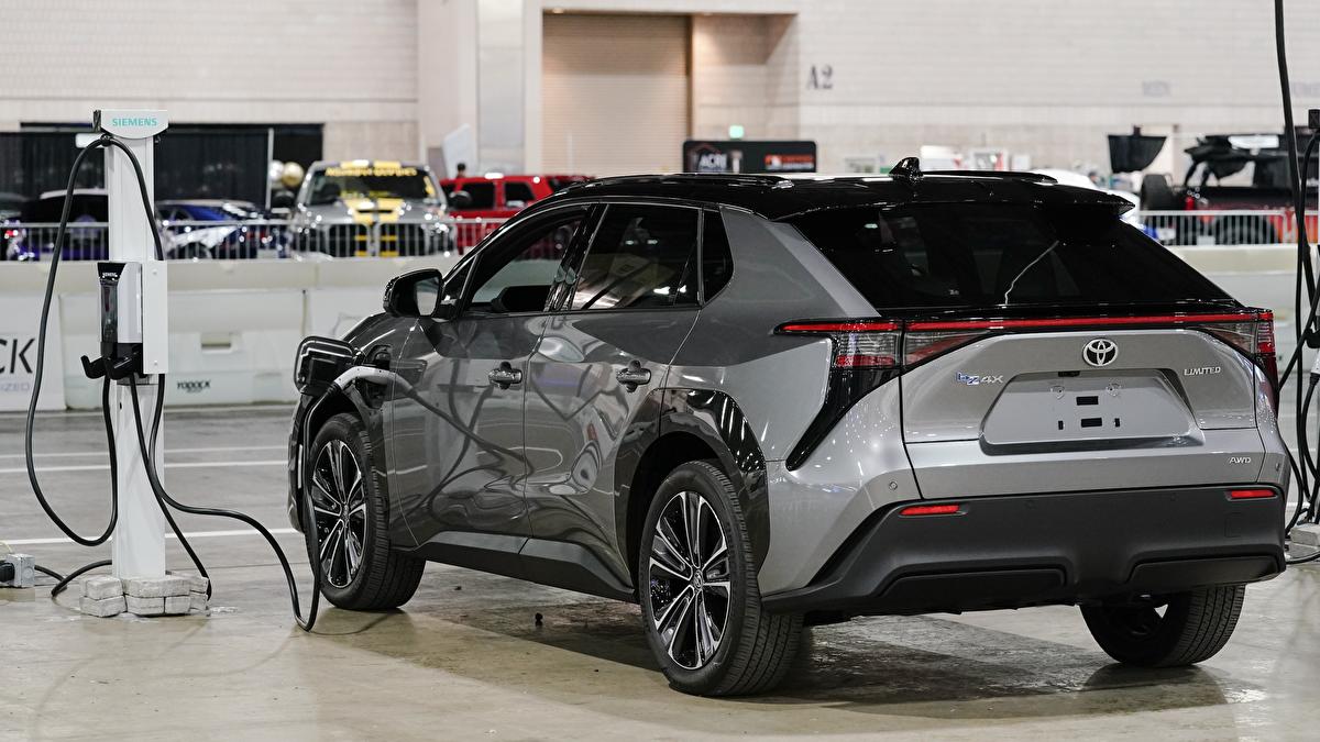 Toyota unveils plans for new battery tech, EV innovation