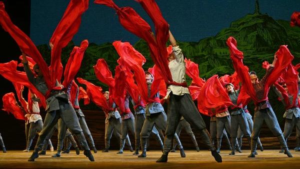 Dance drama inspired by Yan'an debuts in Beijing