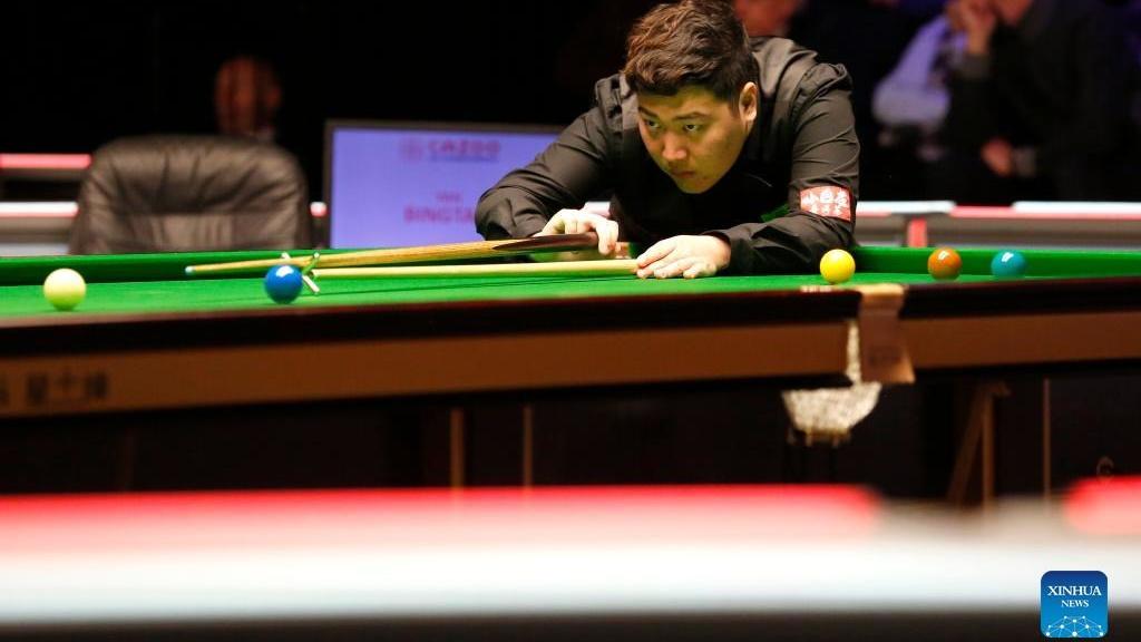China's Yan reaches last 16 at World Snooker Championship
