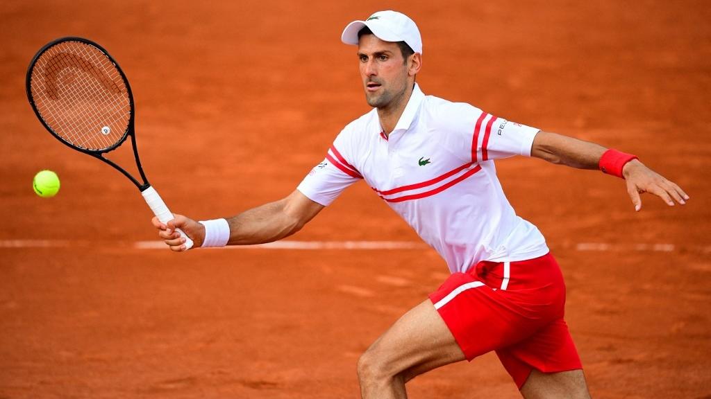 Djokovic strolls into third round with clinical victory