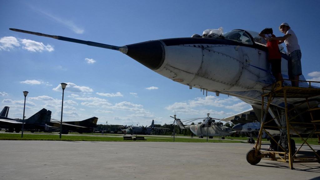 Russian fighter escorts German patrol plane over Baltic Sea