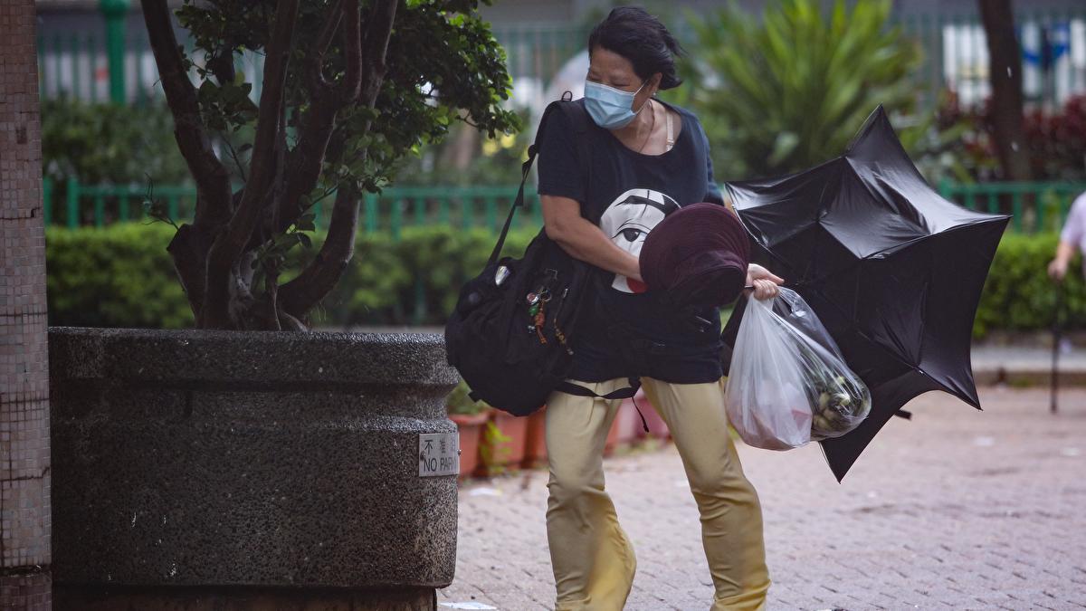 Observatory raises typhoon signal No 3 over HK