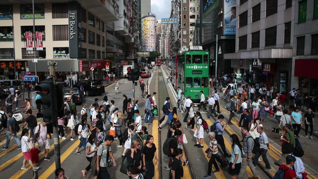 Survey: HK residents saving more, but fewer actually saving