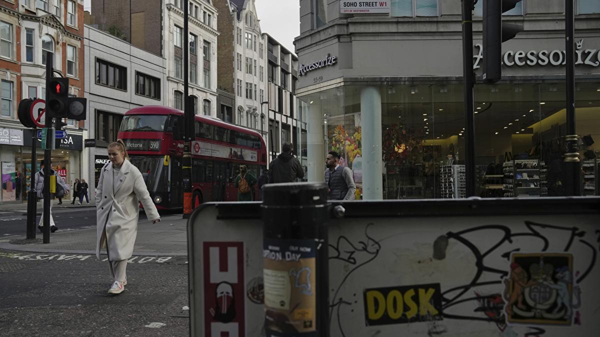 UK economy shows zero growth, narrowly avoiding recession