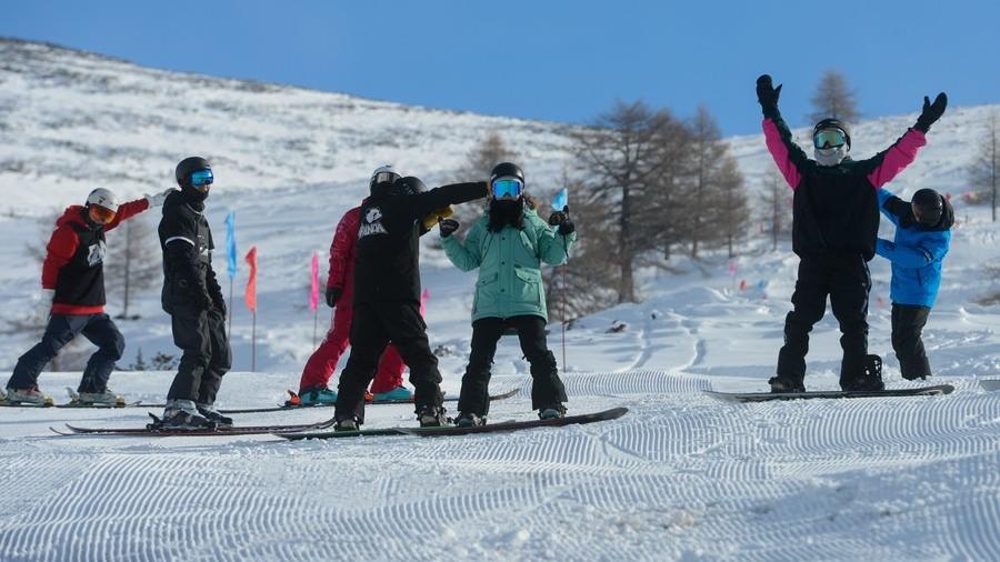 Chinese rejoice in first holiday after COVID-19 response change