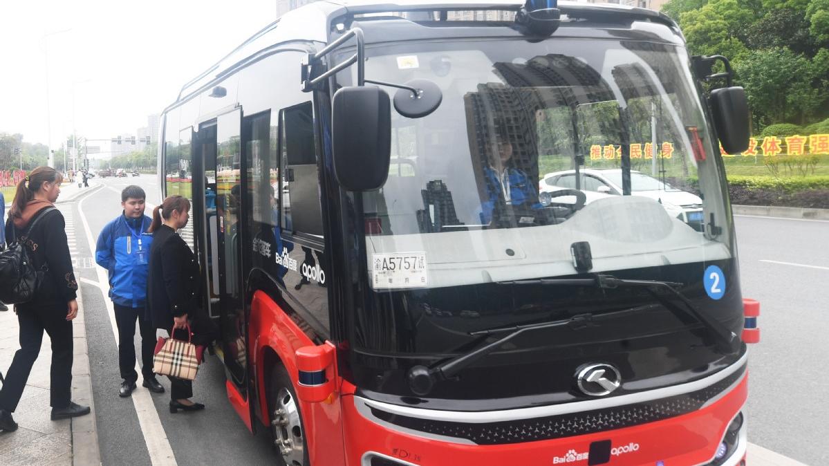China's first autonomous bus line debuts