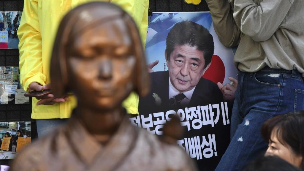 Statue of Abe bowing to 'comfort woman' draws Tokyo's ire