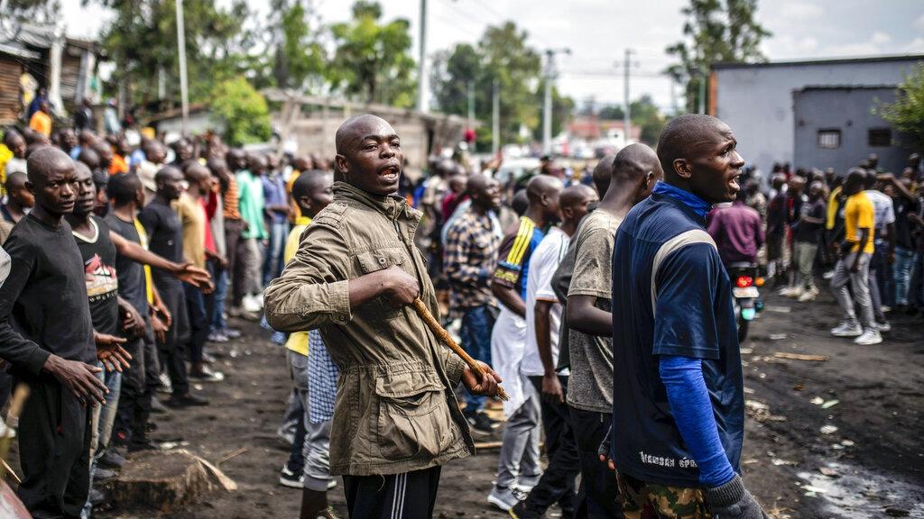 Hundreds flee as Congo's M23 rebels near key city of Goma