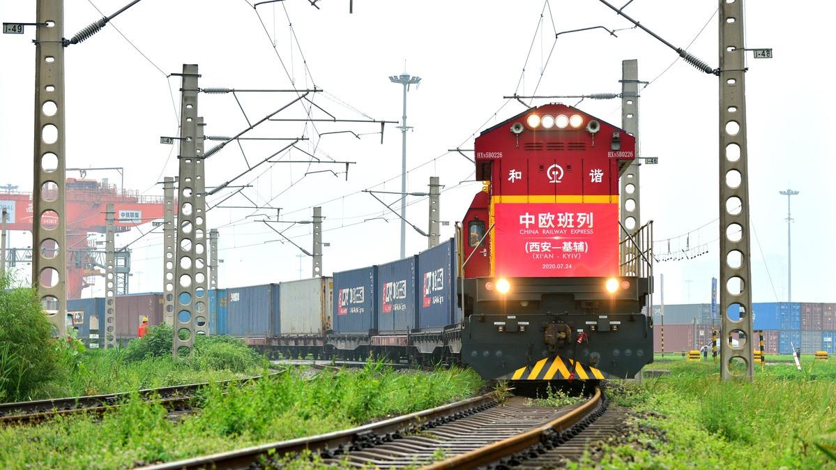 Freight trains play crucial role in sustaining global recovery