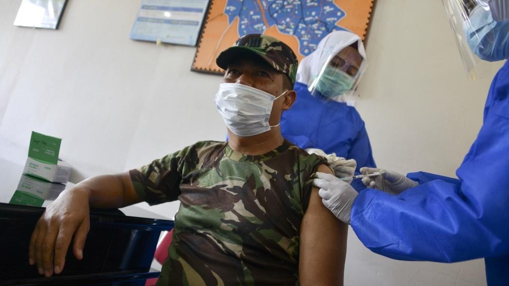 Indonesia sees nearly 10,000 new cases, virus spreads to all regions