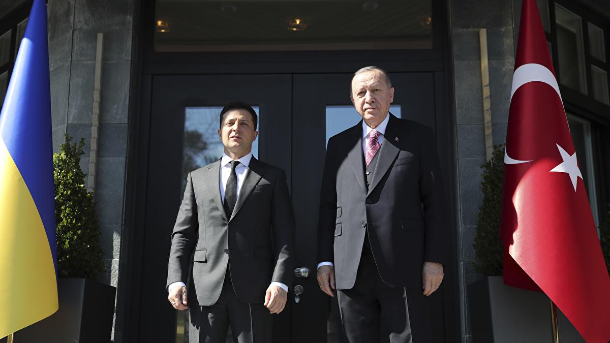 Erdogan stands by Kiev amid heightened border fears