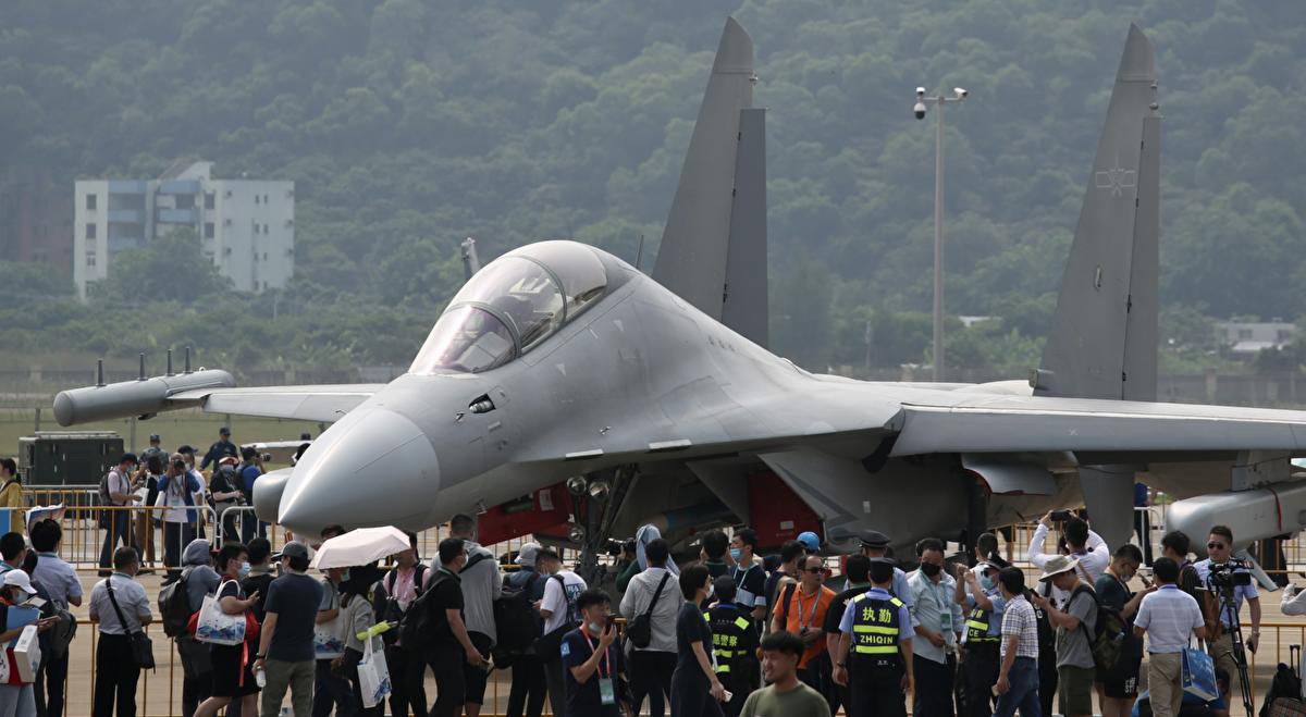Second day of China's largest military airshow at Zhuhai