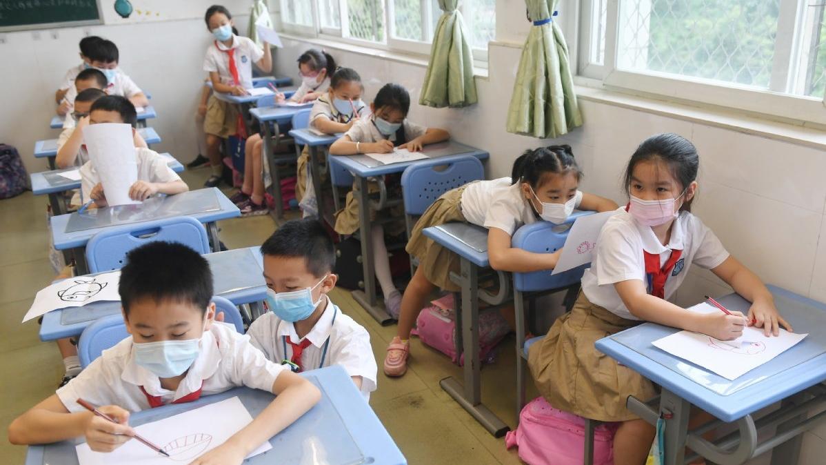 Advisers urge more PE, less academic burden