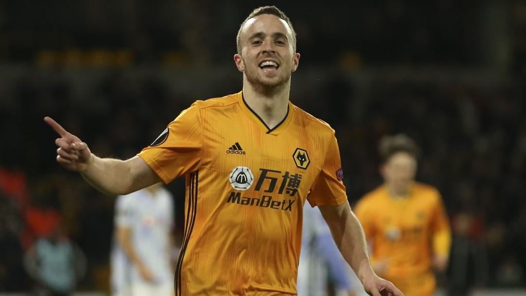 Wolves' Jota beats Liverpool's Alexander-Arnold to win ePL title