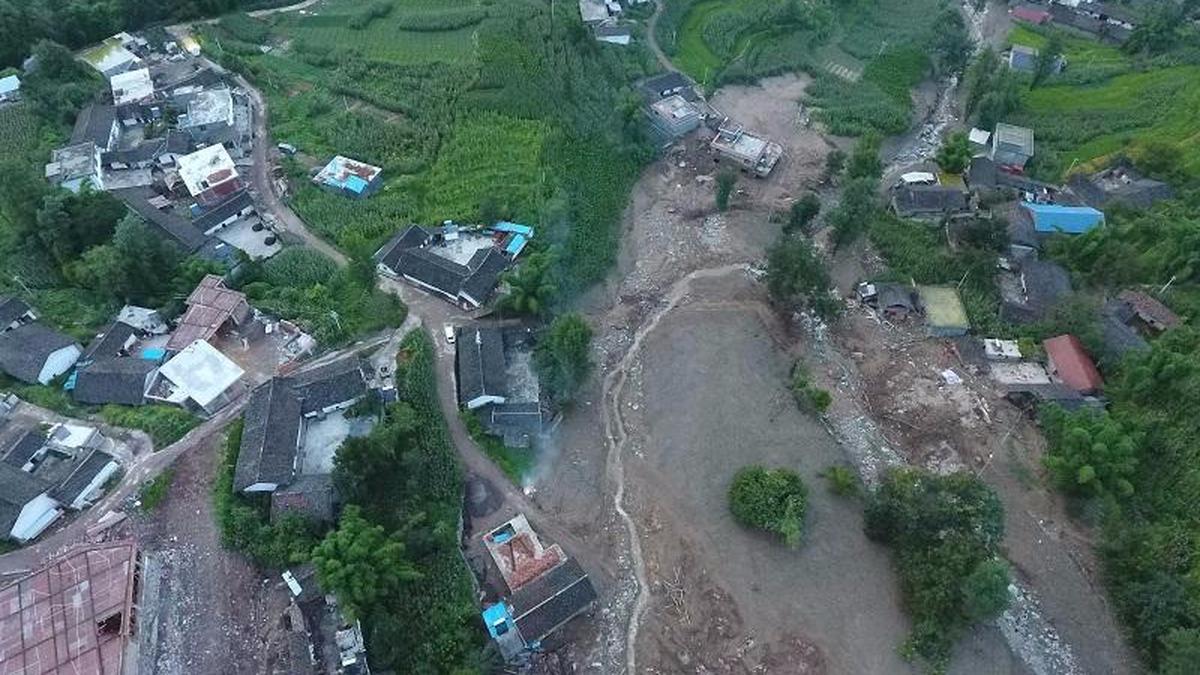 Seven dead in flash flood in Sichuan city
