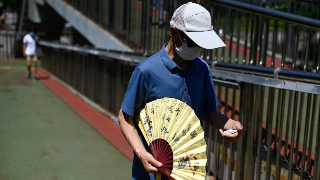 Dozens of Chinese cities on heatwave alert as roofs melt