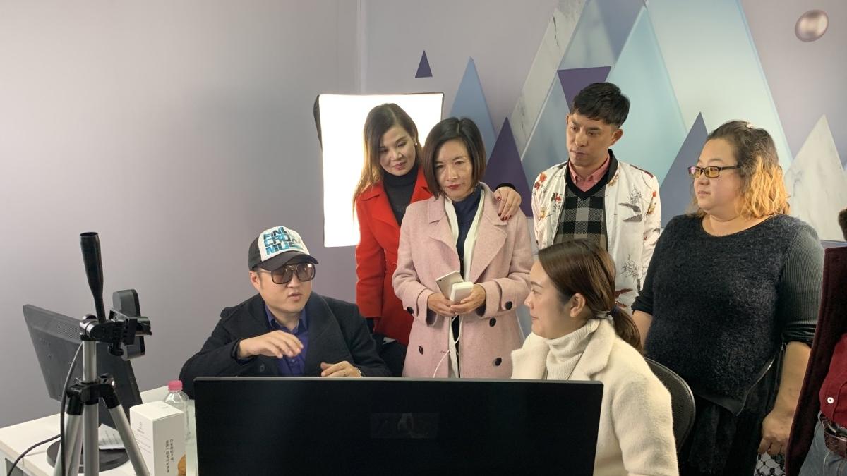 KOLs cooking up success via livestreaming in Shanghai