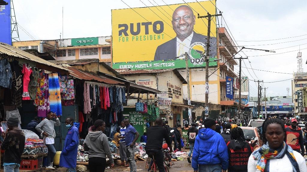 Kenya election: Ruto pulls ahead as tempers fray