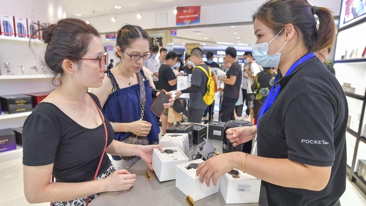 Smartwatch market competition heating up as demand booms