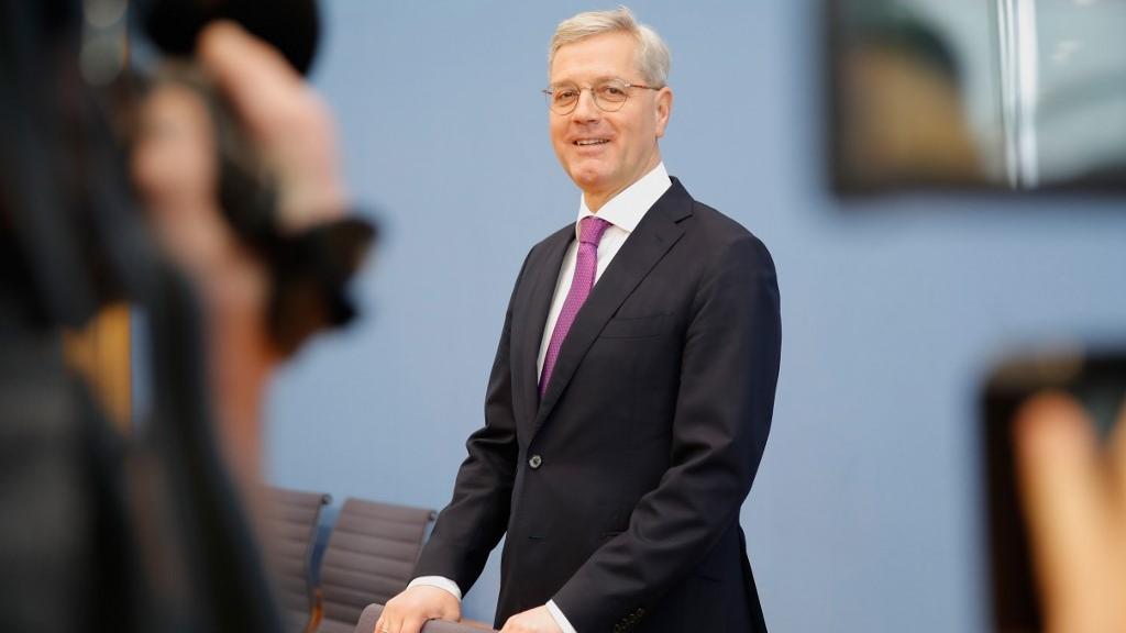 Merkel succession battle heats up with surprise new candidate