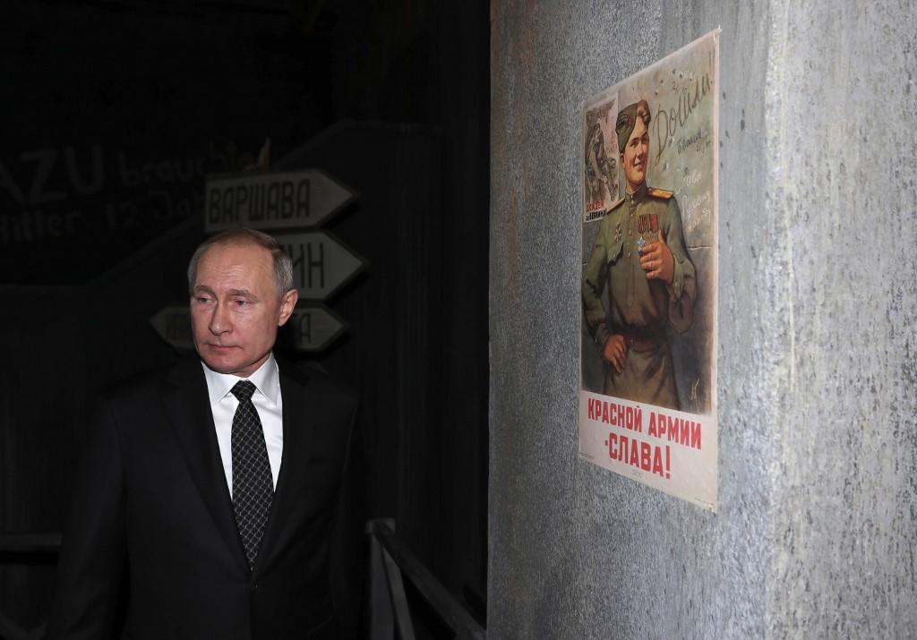 Putin rejects idea of Soviet-style leaders for life