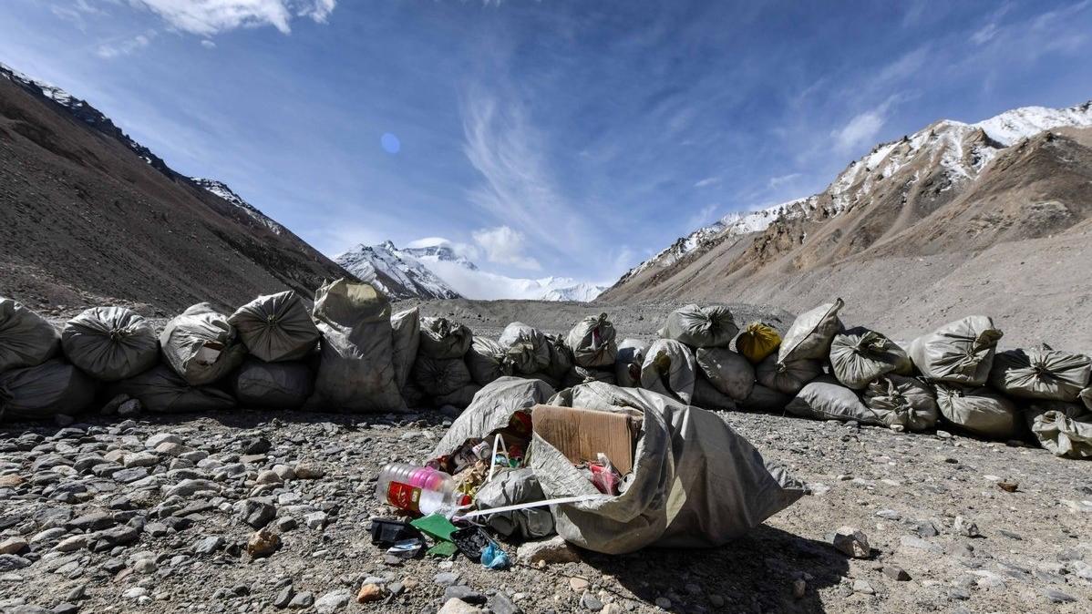 Garbage blight: Nepal to turn Qomolangma trash into art
