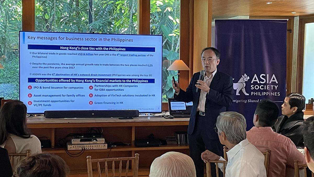 Hui visits Asian finance officials in the Philippines