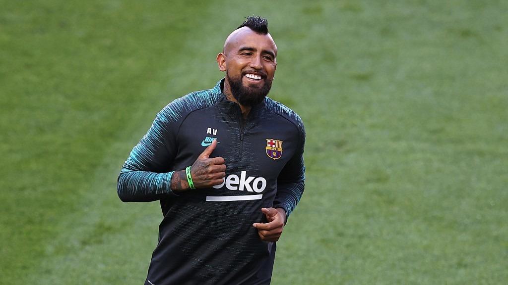 Vidal lands in Milan to complete move from Barca to Inter