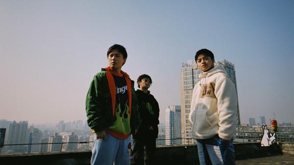 Rap group sings praises of Wuhan