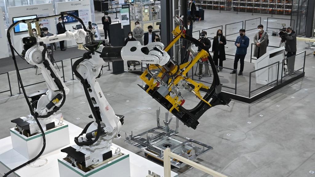 S. Korea workers need to make space for robots, minister says