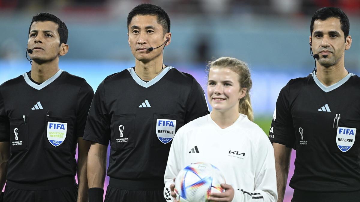 Chinese referee appears on World Cup field